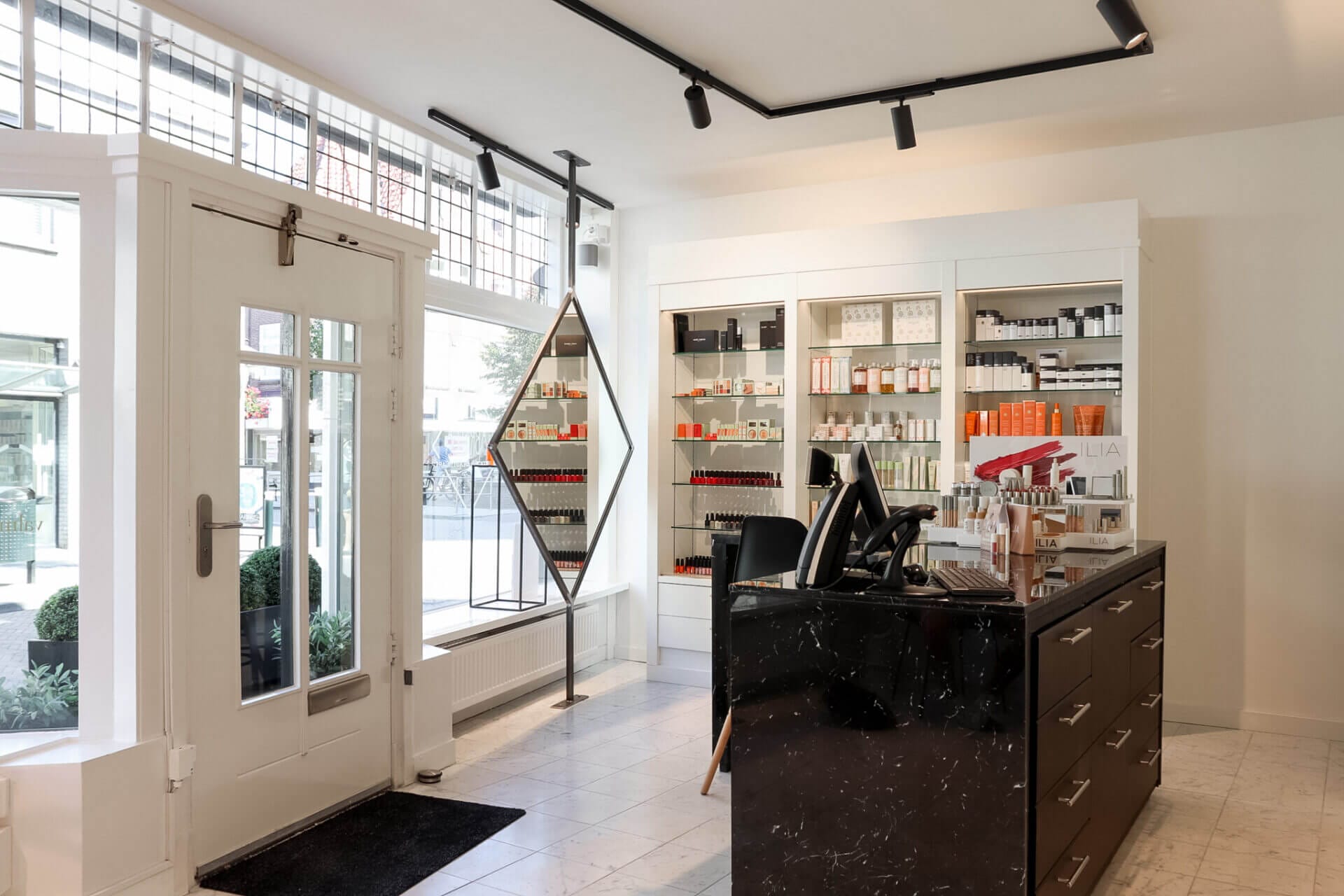 Glow is the essence of beauty. | Light4U